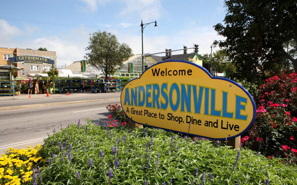 LGBTQ Chicago: Andersonville | Enjoy Illinois